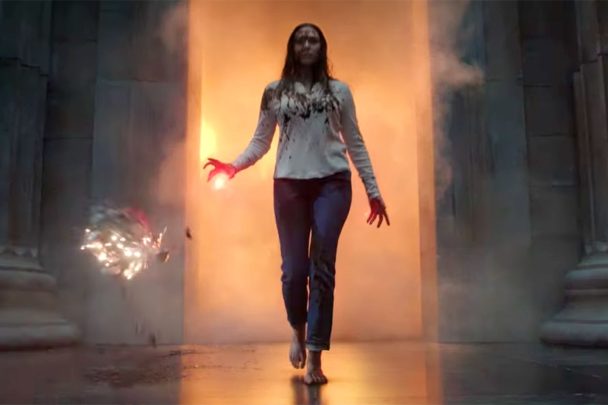 Elizabeth Olsen Slays Once Again, Wins 2 People's Choice Awards To ...