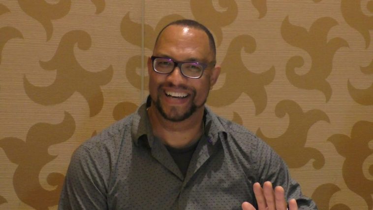 The Flash Showrunner Eric Wallace Wanted Just 1 More Episode to Wrap ...