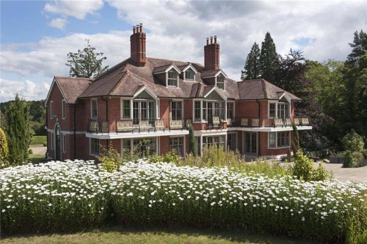 Tom Cruise's $97.5 Million Real Estate Portfolio Makes The Rock's ...