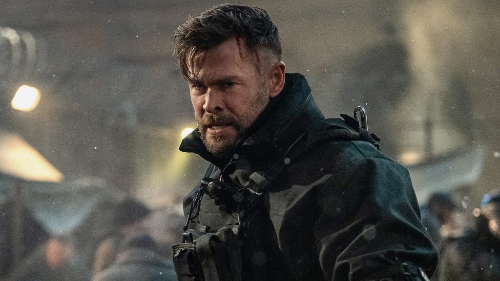 Chris Hemsworth Disses Marvel, Says He Has Superior 220 lbs Body in ...