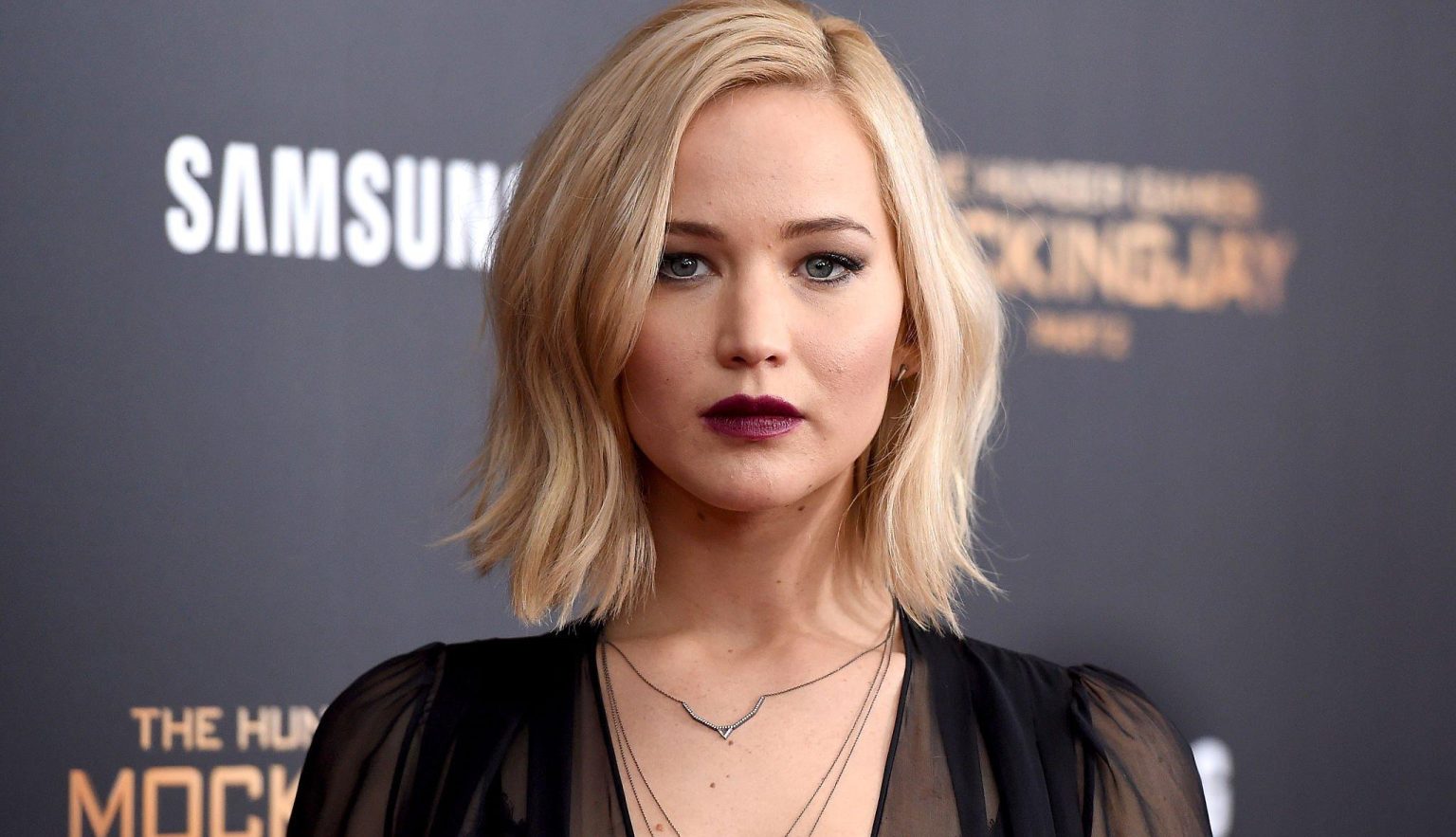 Jennifer Lawrence Apologized for Using Sacred Hawaiian Rocks to Scratch ...