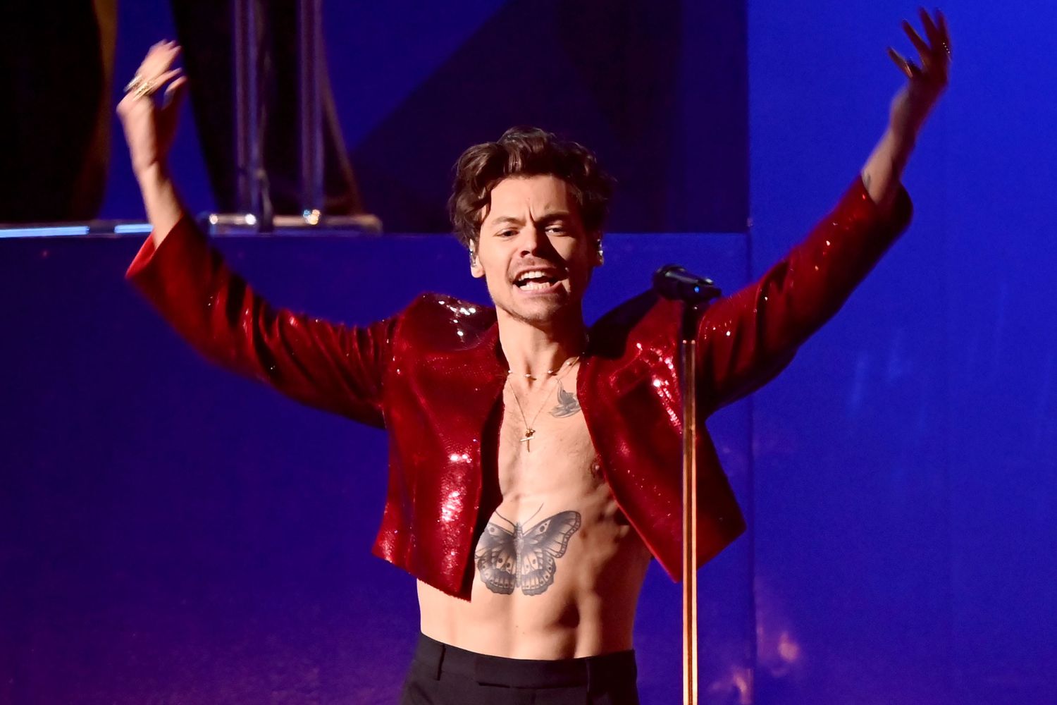 Eternals Star Harry Styles Sports New Tattoo, Wants to Be Back Together ...