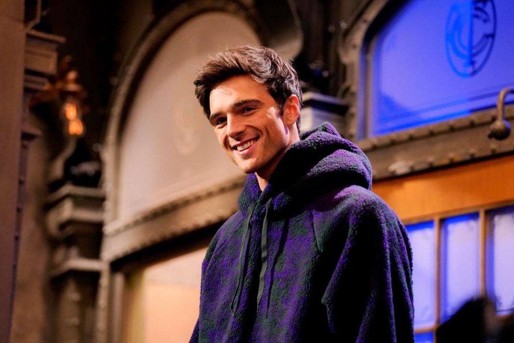 Jacob Elordi Shows Off His Comedic Skills With SNL Promo Before ...