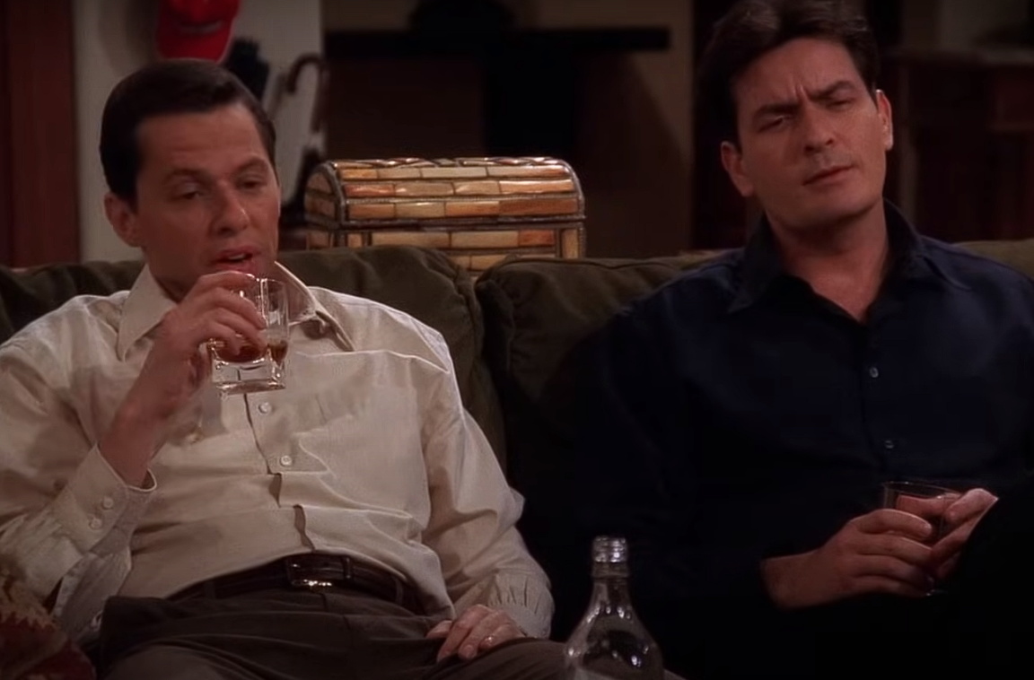 "Siphoning gas from Charlie's car": Two and a Half Men Fans Point Out 5 Instances Jon Cryer's ...