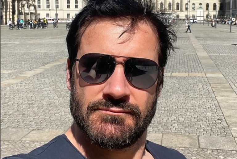 Space Marine 2's Own Commander Titus Clive Standen Talks Playing the ...