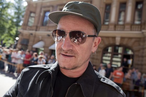 Diddy's Super Uncomfortable Hug With Bono Will Make You Cringe