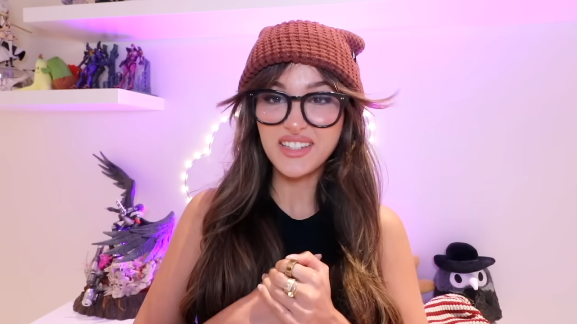 "A doctor made me take off my clothes for no reason": SSSniperWolf Didn ...