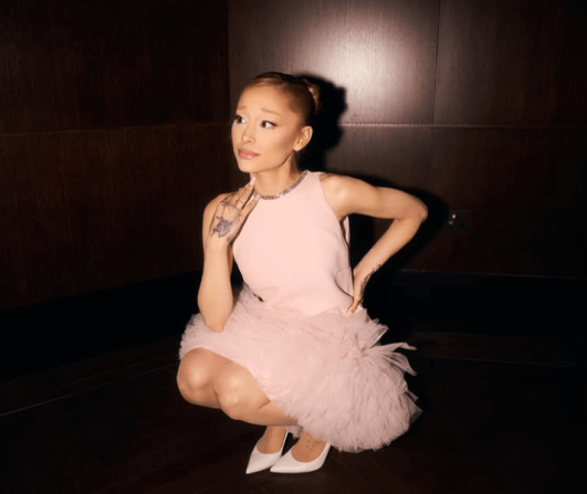 Ariana Grande Begging Bruno Mars for a Date in a Cheesy Tweet Is a ...