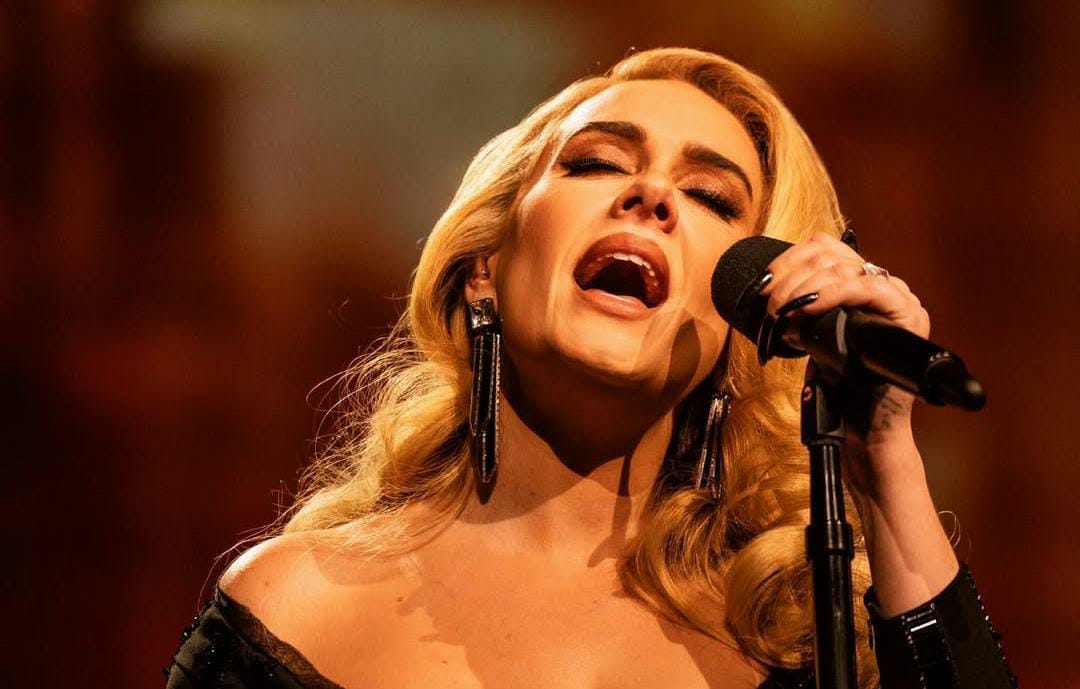"This is the doctor that gave birth to my baby": Adele Stopping Her ...