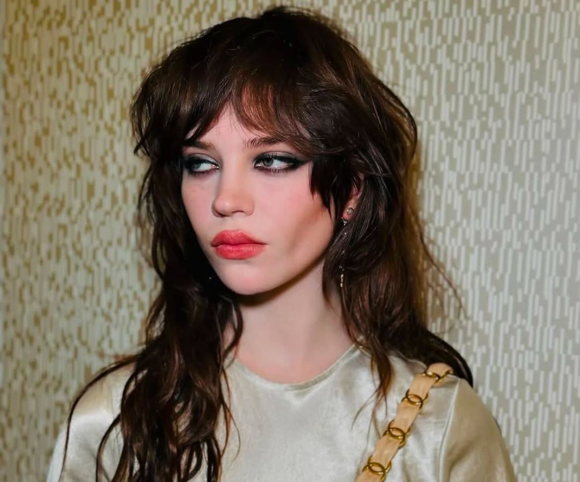 Are Sophie and Ellie Thatcher Identical Twins?