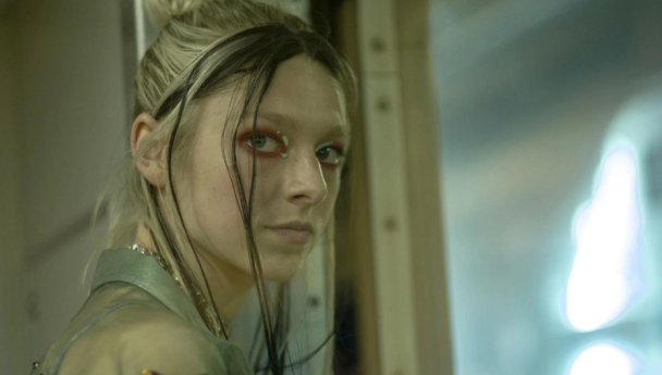 Hunter Schafer’s Gender and Why Did She Transition From a Male to a ...