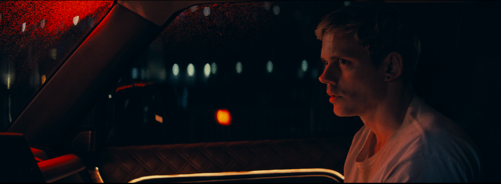 Locked Review - Bill Skarsgård is Captivating in Claustrophobic New ...