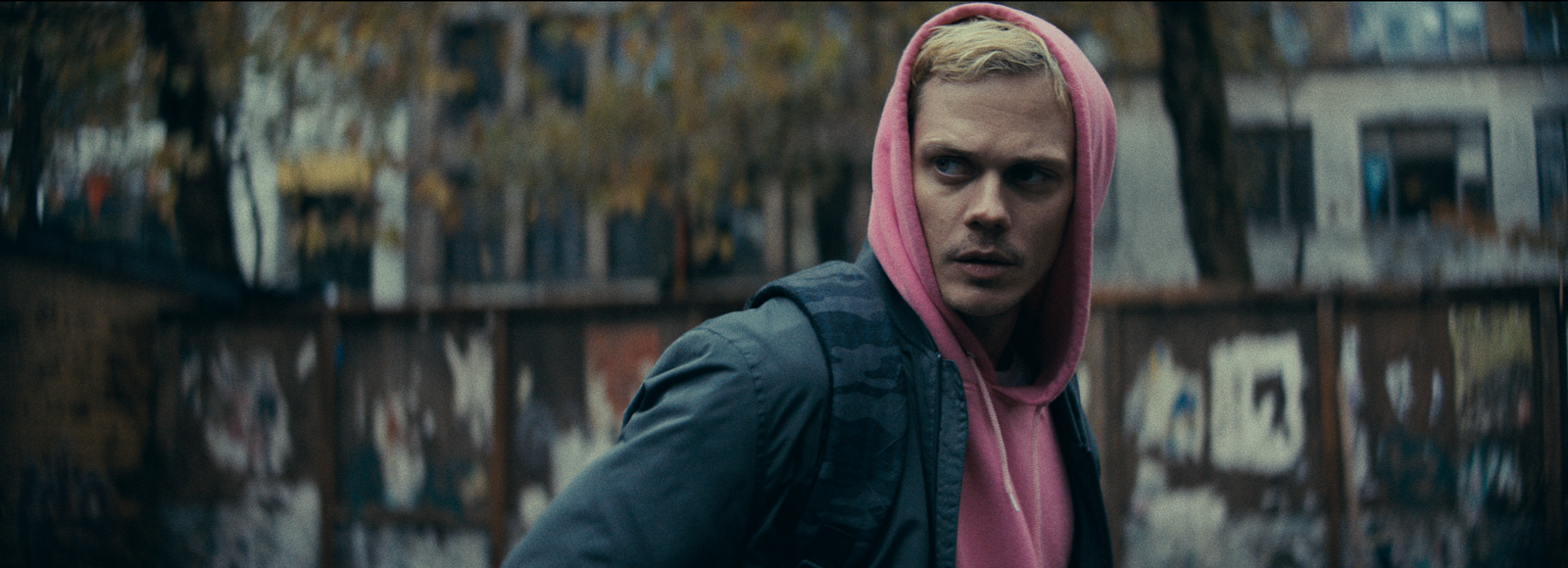 Locked Review - Bill Skarsgård is Captivating in Claustrophobic New ...