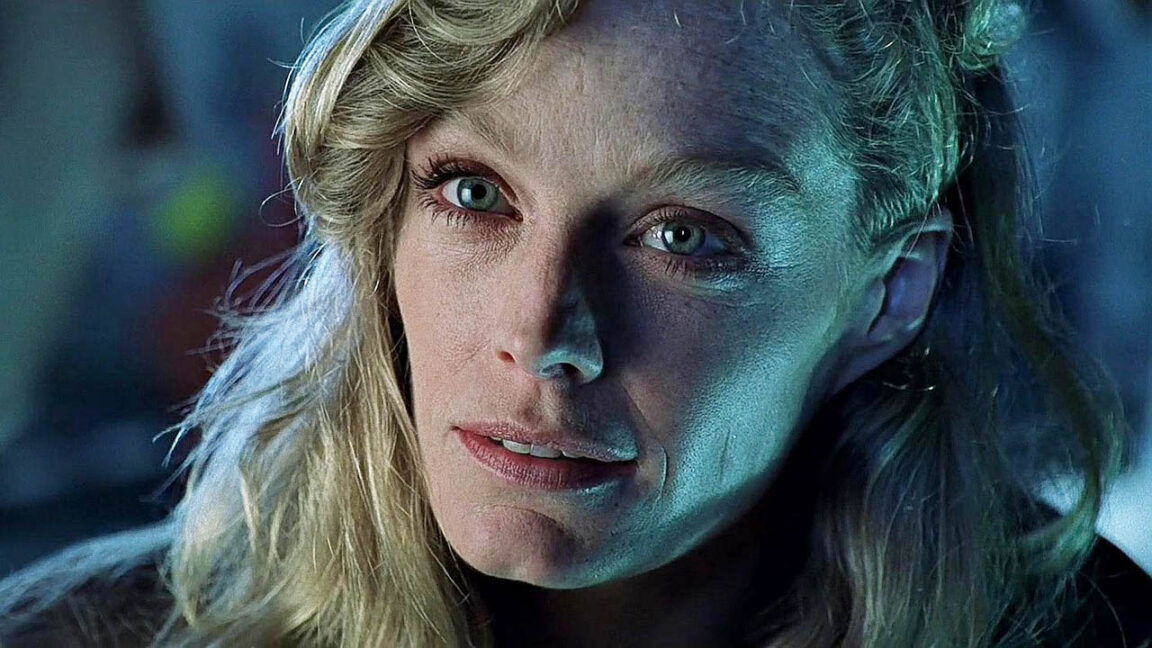 James Camerons Affair With Titanic Star Suzy Amis Didnt Doom His Marriage With Linda Hamilton