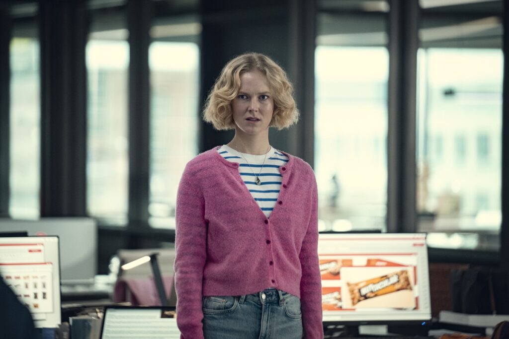 Black Mirror: Bête Noire (Season 7, Episode 2) Review — A Deliciously ...