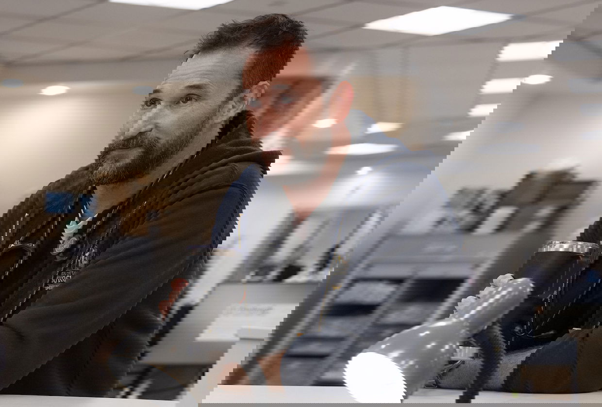 SHOCKER AT THE EMMYS! Noah Wyle Beats Out Heavy Favorites to Win Best ...