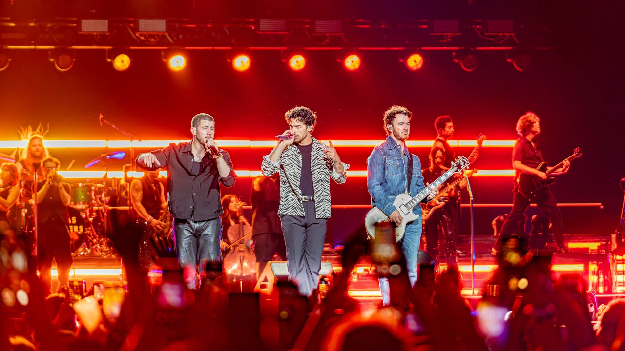 Age Gap Between the Jonas Brothers: Nick Jonas Is the Youngest and the ...