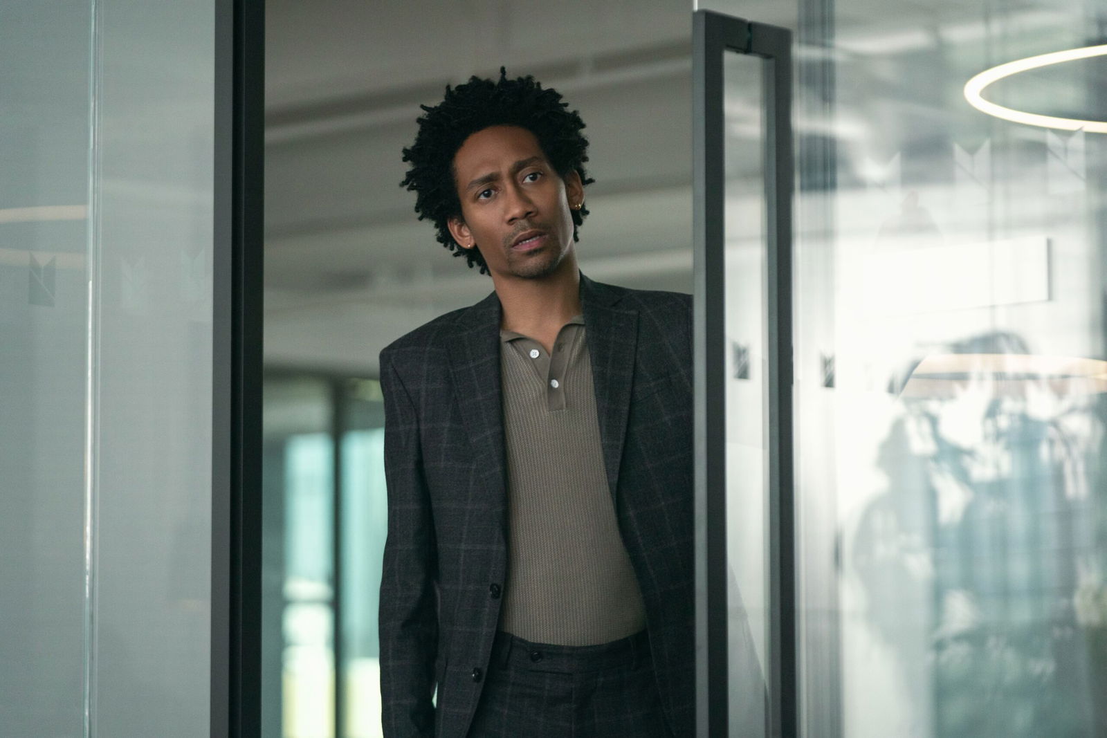 You Season 5 Review — An Intoxicating and Captivating Goodbye to Joe ...