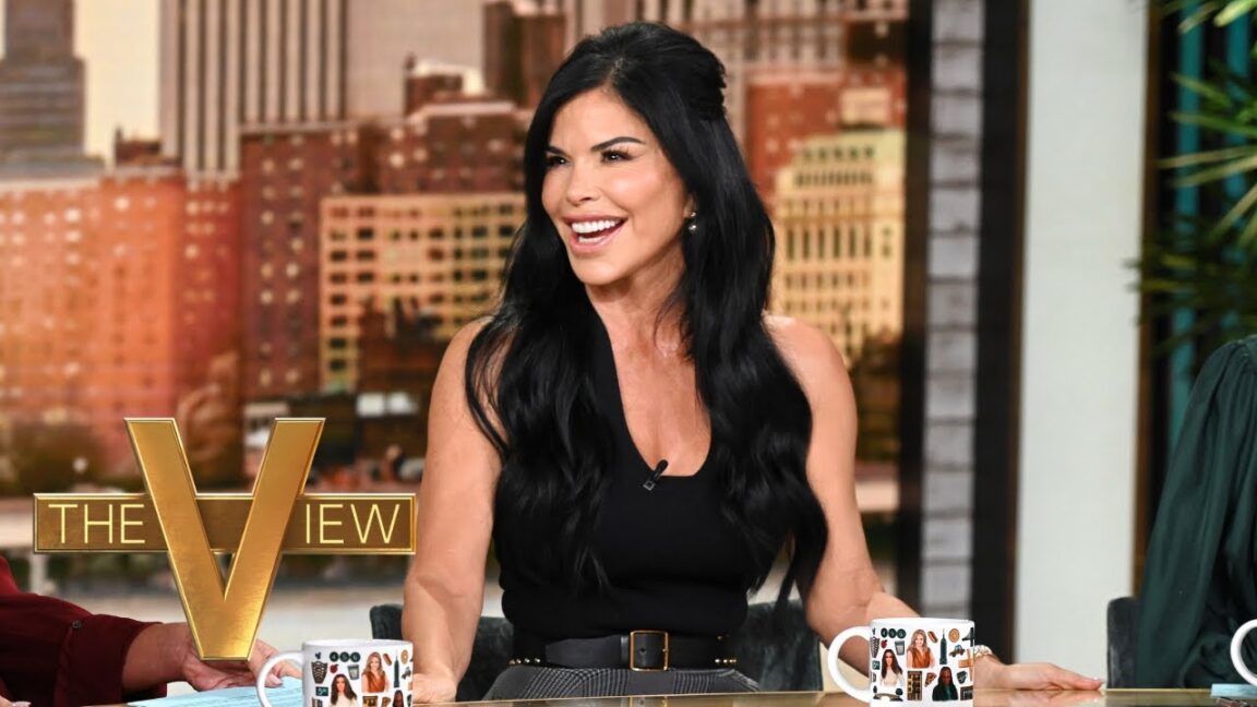 Lauren Sanchez's Wedding Dress: What Is the Cost of the Ring Jeff Bezos ...