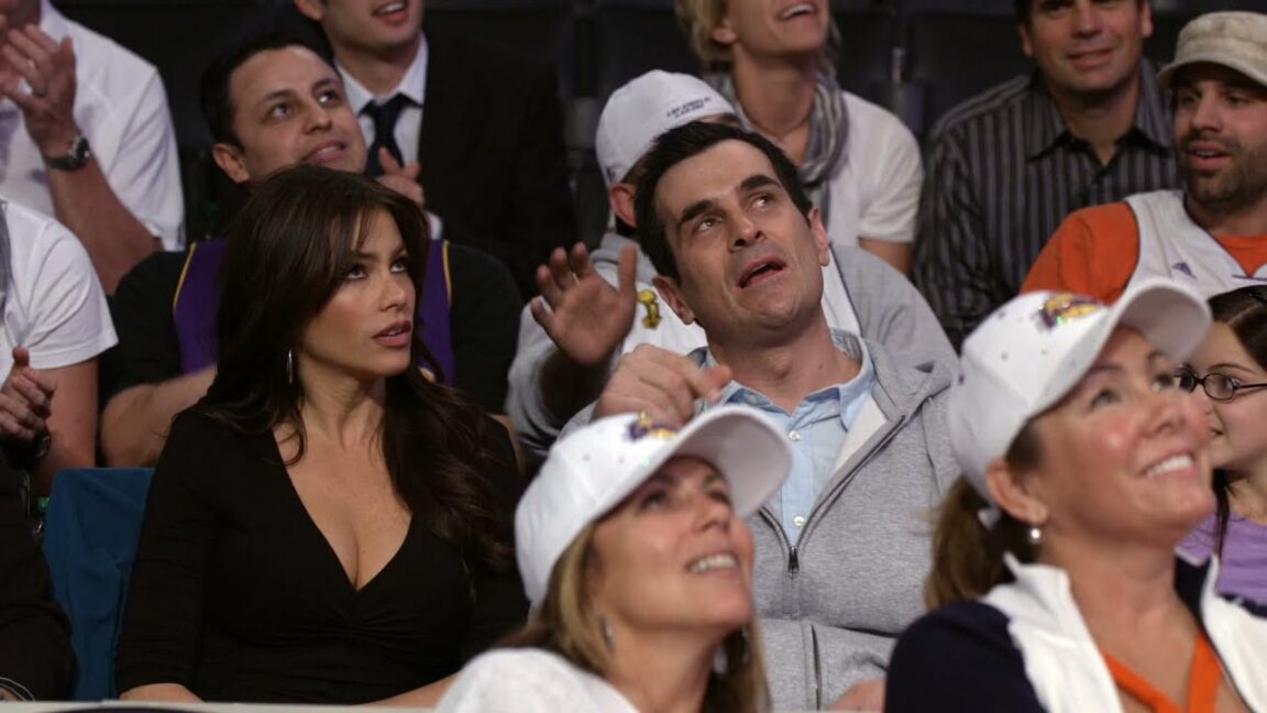 Modern Family: Phil and Gloria’s Kiss-Cam Aged Like Wine After Coldplay ...