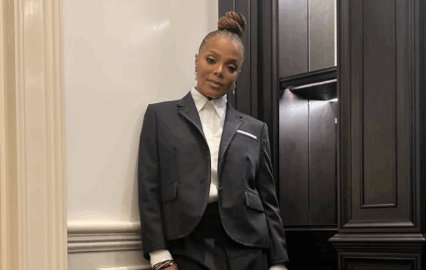 10 Most Embarrassing Wardrobe Fails During Live Performances