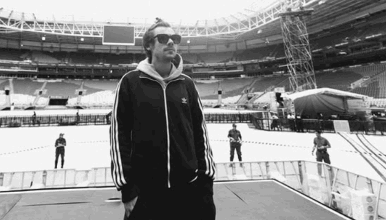 10 Most Embarrassing Wardrobe Fails During Live Performances