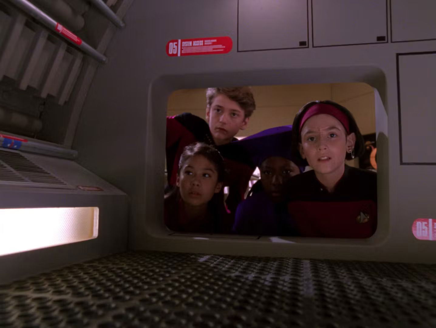 Star Trek Fans Call Out Absurd Design Flaw in Starfleet’s Iconic ...