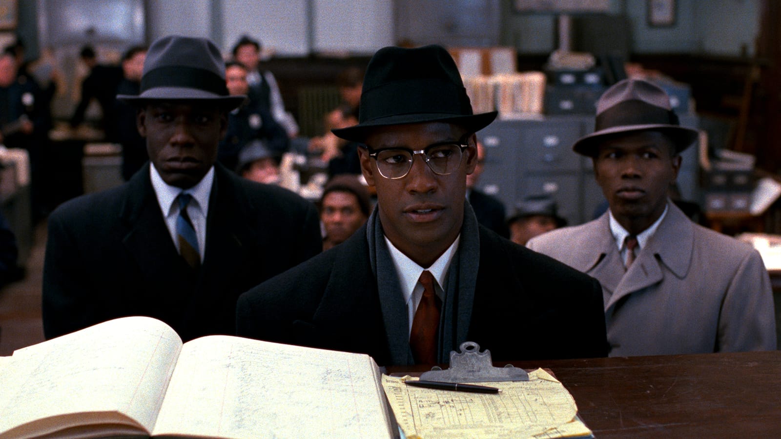 “Nobody even remembers this one”: Roger Ebert Hated an Oscar Win That ...