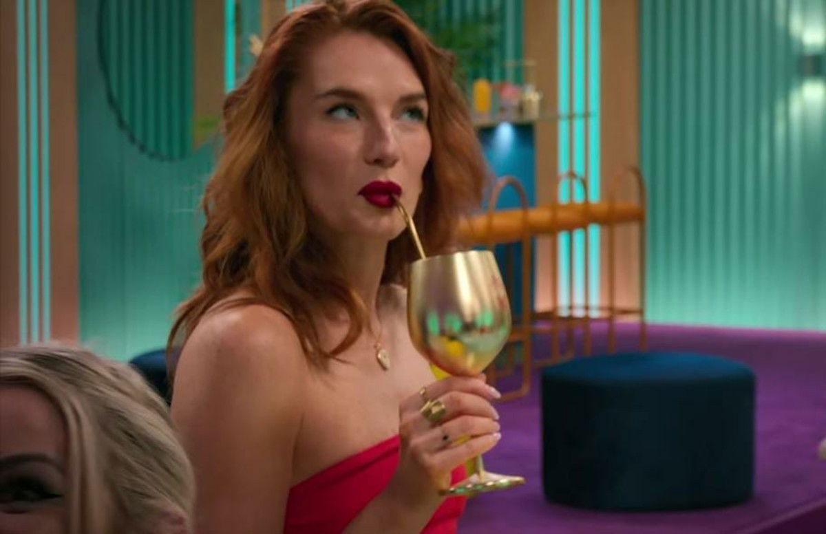 Love Is Blind UK Season 2: Sophie Entered the Pods Like a Contestant ...