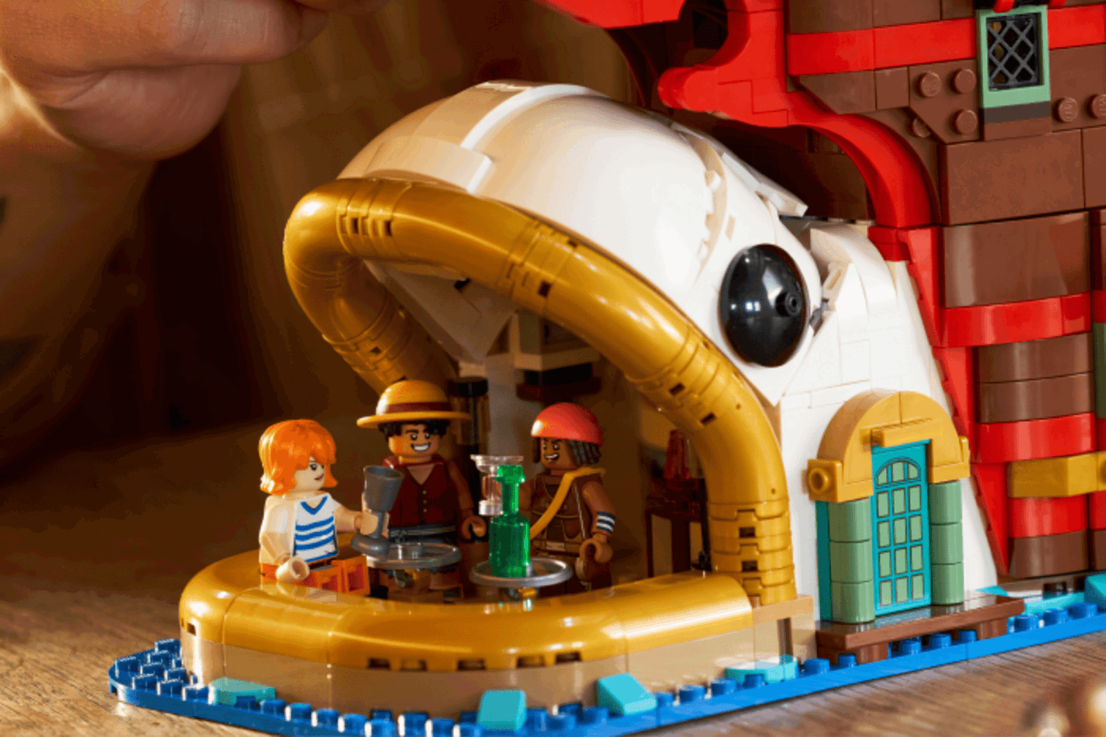 One Piece LEGO Sets: The Craziest One Yet Has Zoro and Mihawk Fighting