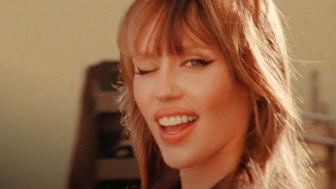 What Happened to Miley Cyrus' Face: Truth Behind Viral Gucci Photoshoot ...