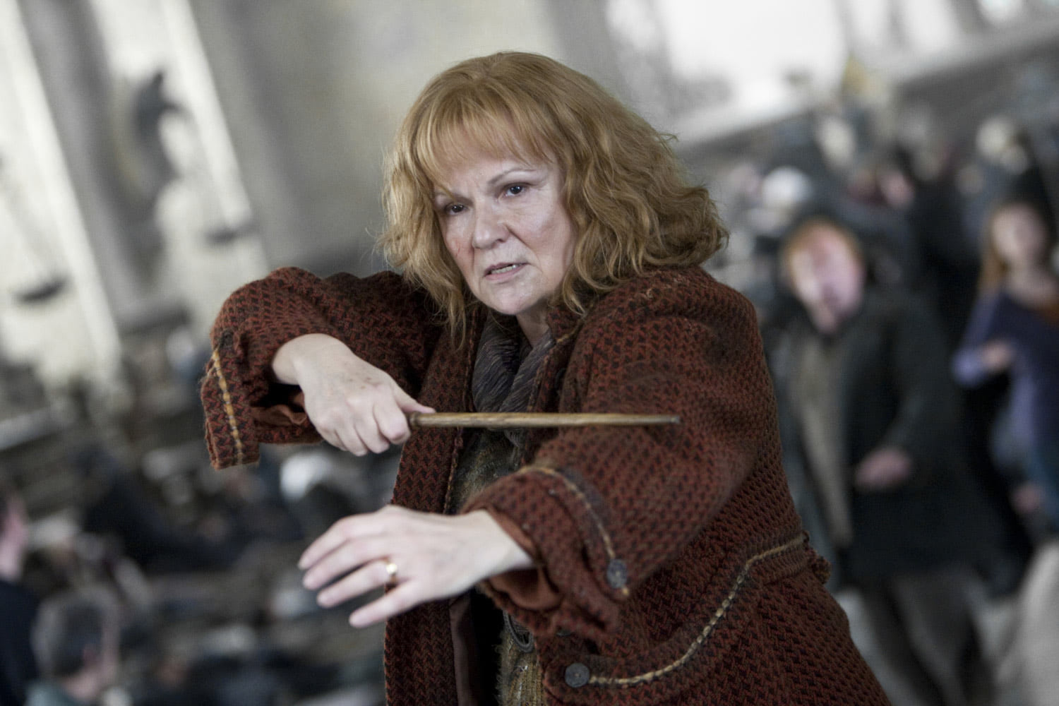 Harry Potter: Katherine Parkinson’s First Look as Molly Weasley Makes a ...