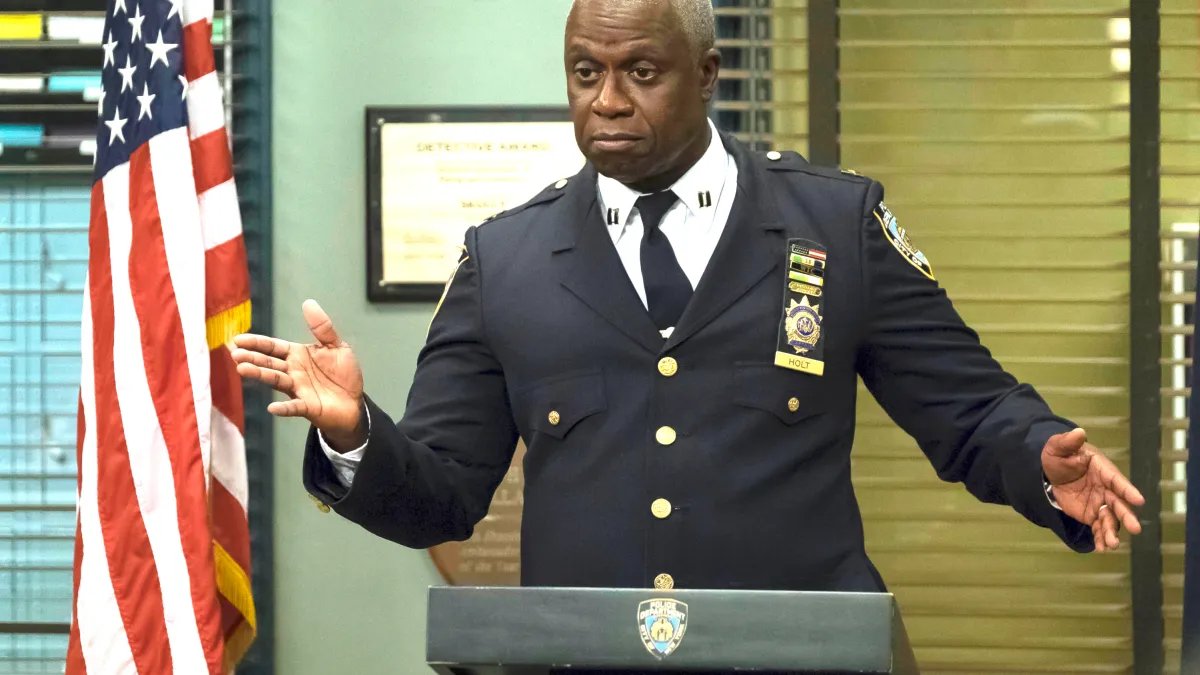 One Small Brooklyn Nine-Nine Detail About Captain Holt’s Uniform Is ...