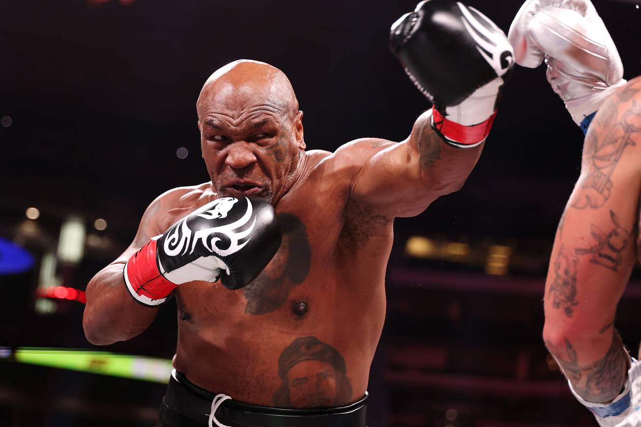 Mike Tyson Took $10 Million to Lose: Tyson vs Floyd Mayweather ...