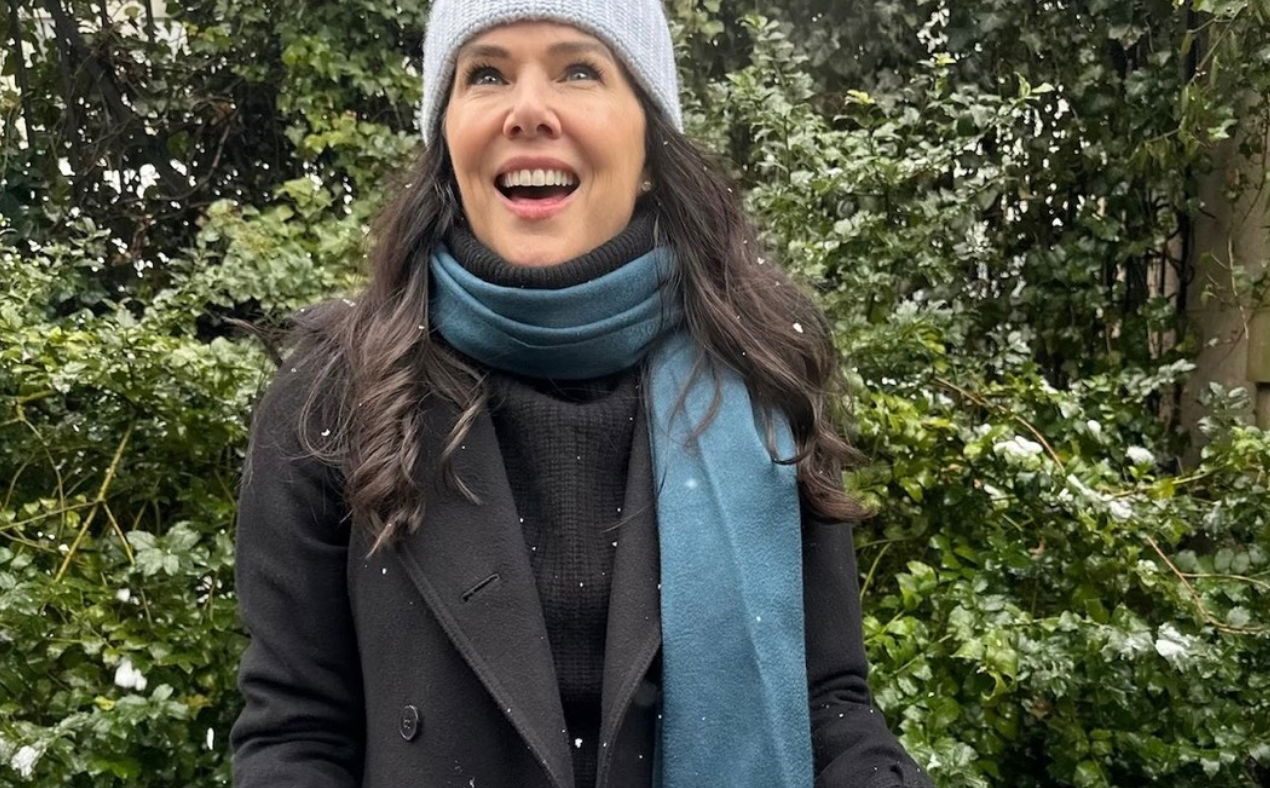 What Happened to Lauren Graham's Face? Emmy 2025 Look Sparks Plastic ...