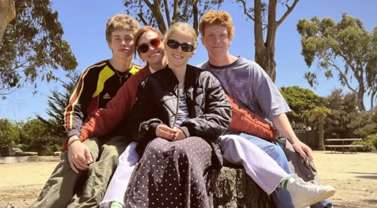 Julia Roberts’ ‘A Low Vera’ T-Shirt Scandal: What Happened Between Her ...