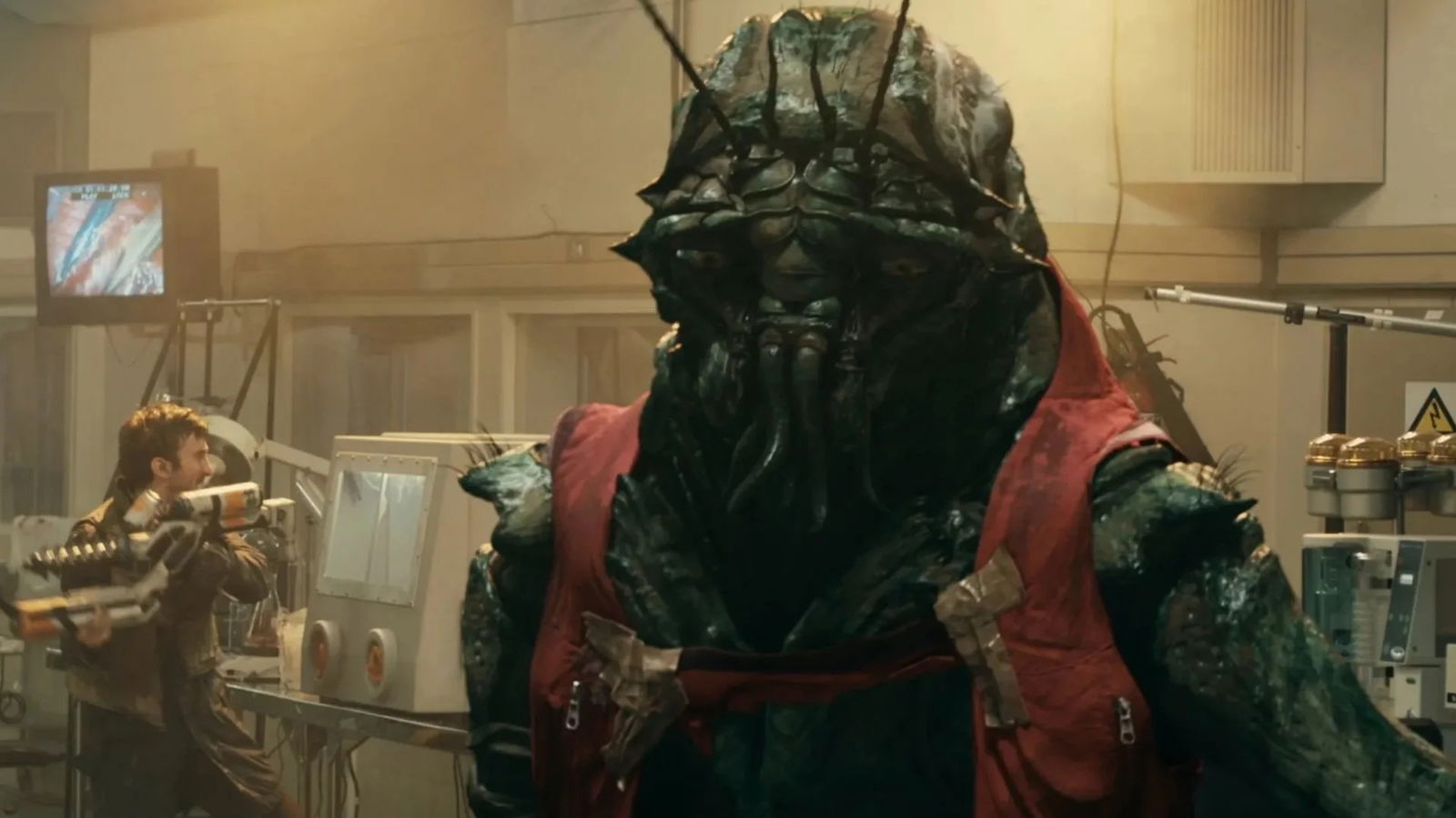 District 9 Ending Explained: Why Neill Blomkamp’s ‘Americanized ...