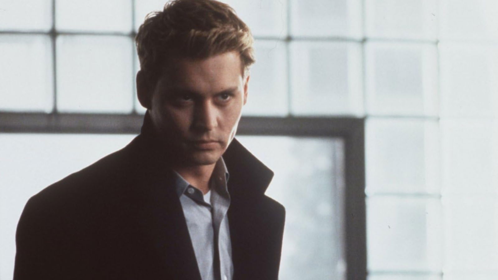 The Cursed Club of Johnny Depp: How Did River Phoenix Die in the Viper ...