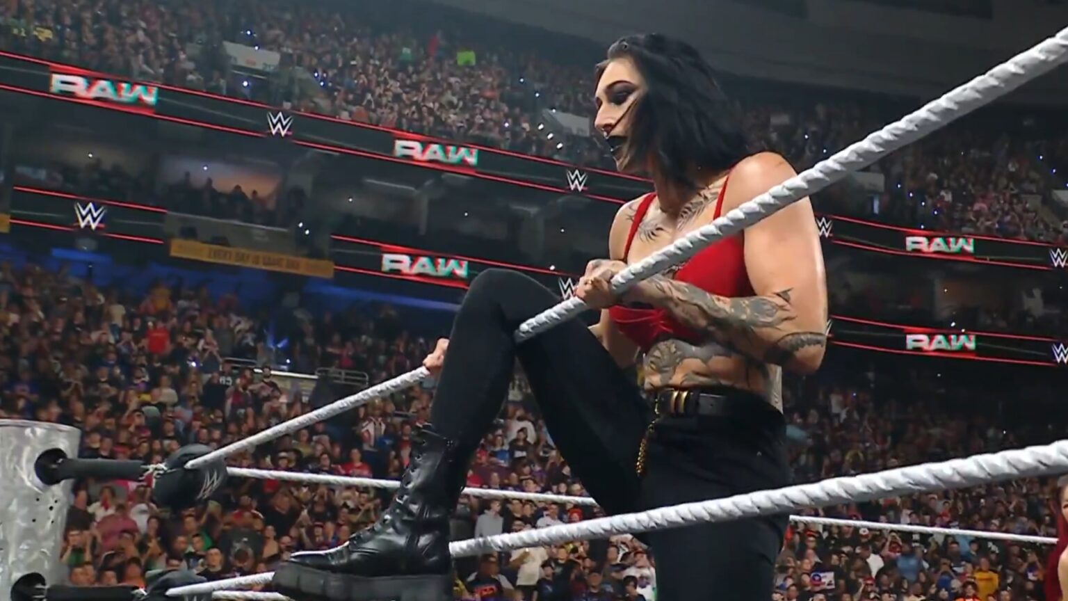 5 Women WWE Stars With the Longest Title Reigns in History