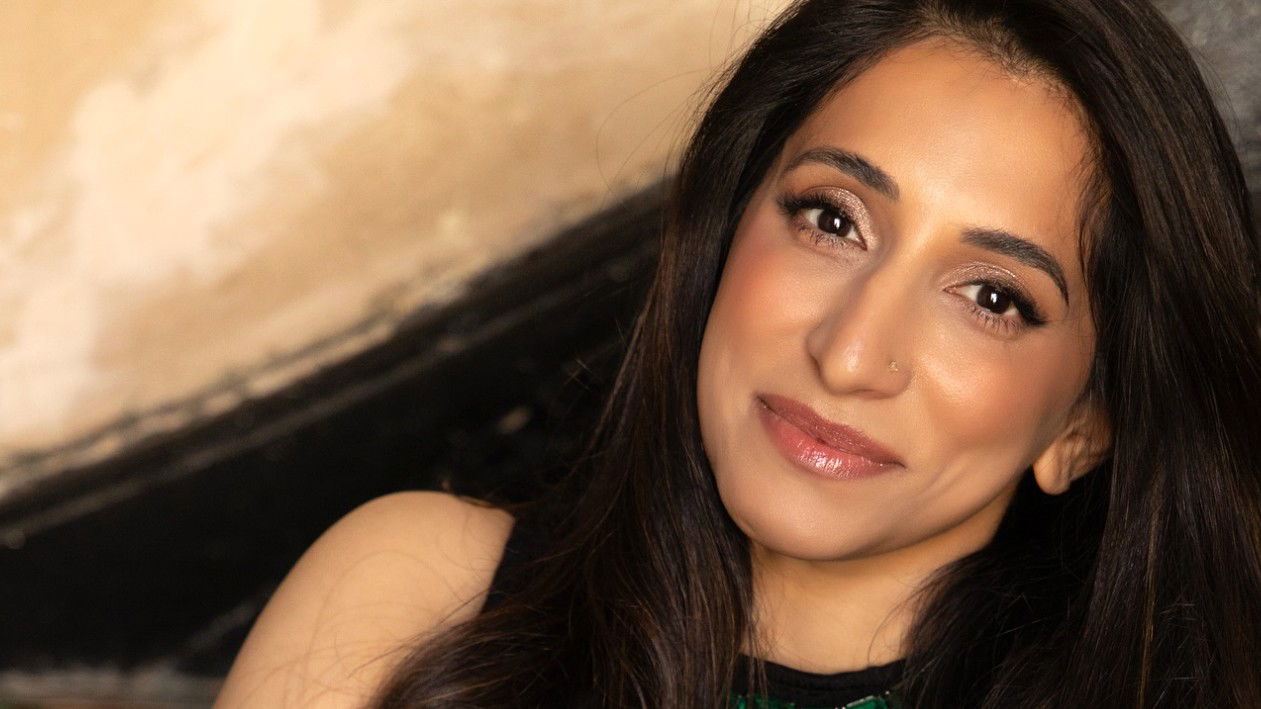 Who Is Nilofar Jaques? Meet the India-Born Jeweler Worn by Taylor Swift ...