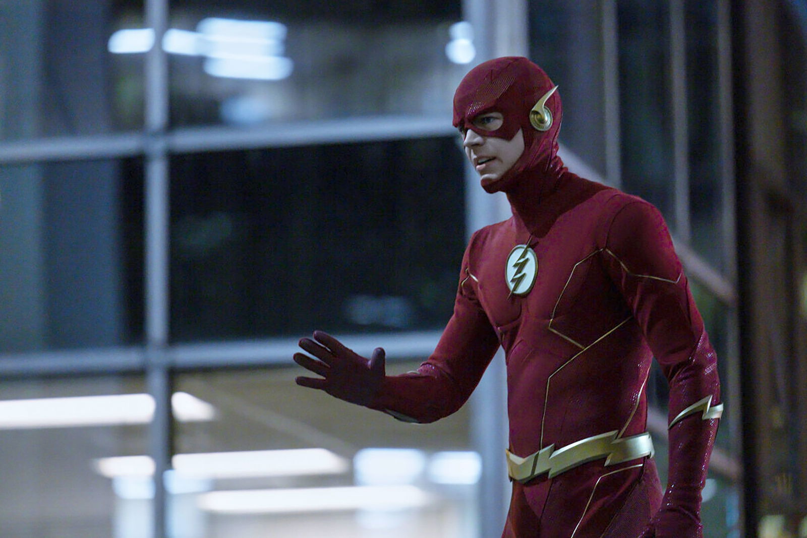 "I'm on a treadmill in front of a green screen": Grant Gustin's Extreme ...