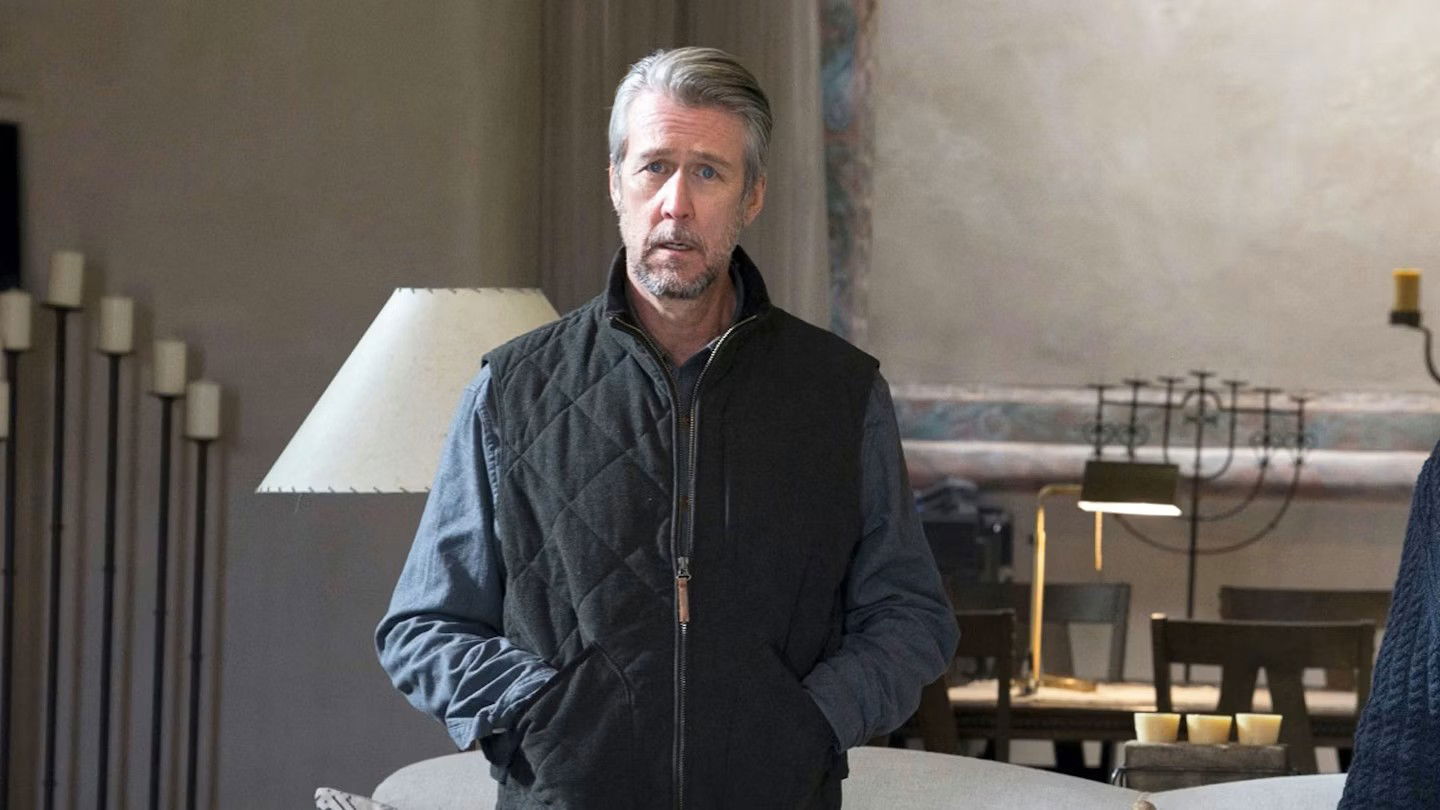 1 Succession Scene Hints at Logan & Connor’s True Relationship ...