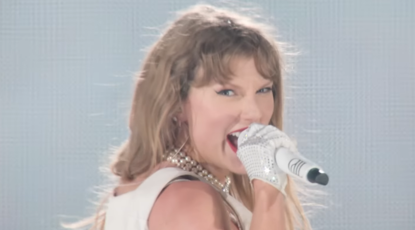 Does Taylor Swift Really Sing at Her Billions of Dollar Worth Concerts ...